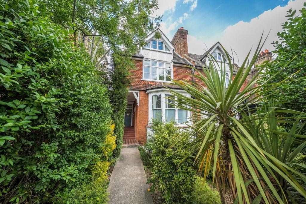 Palace Road, Tulse Hill, London, SW2 2 bed flat to rent - £1,850 pcm (£ ...