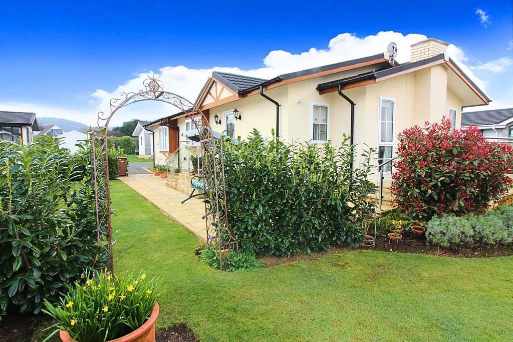 Long Carrant Park, Cheltenham Road... 2 bed lodge for sale - £329,950