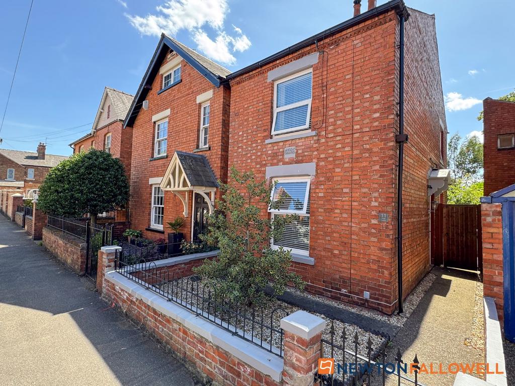 Spring Gardens, Newark NG24 3 bed detached house - £325,000