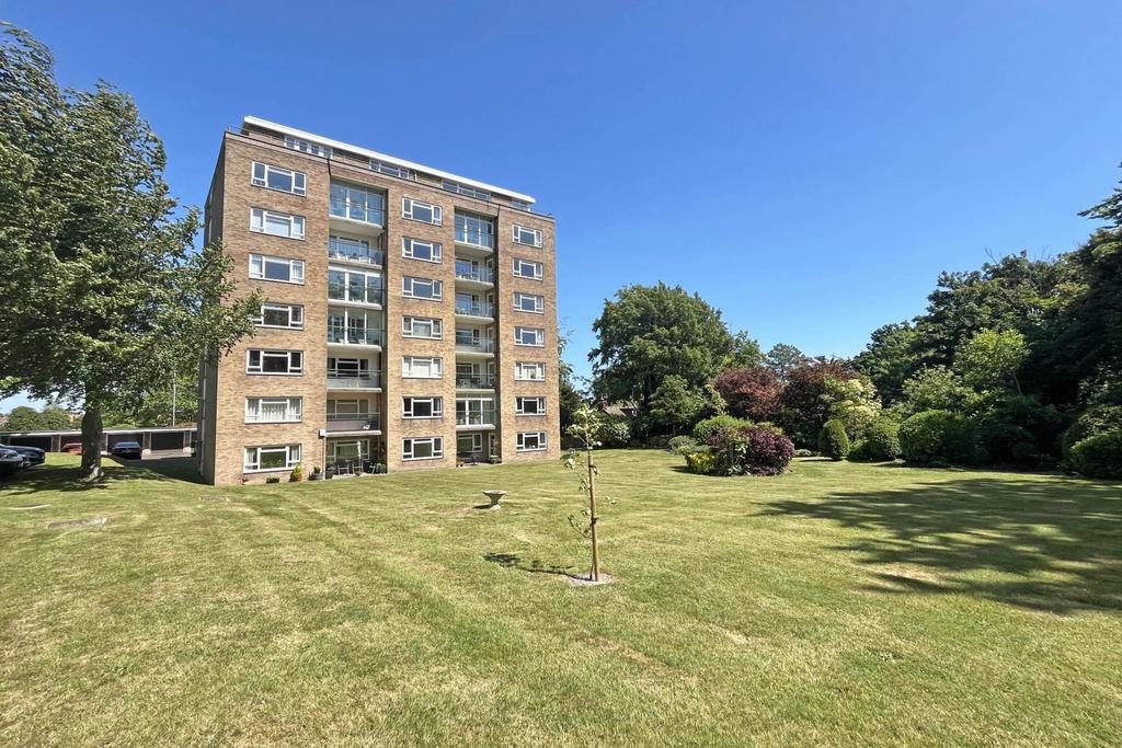 Compton Place Road, Eastbourne, BN21 1EE 2 bed flat for sale - £330,000