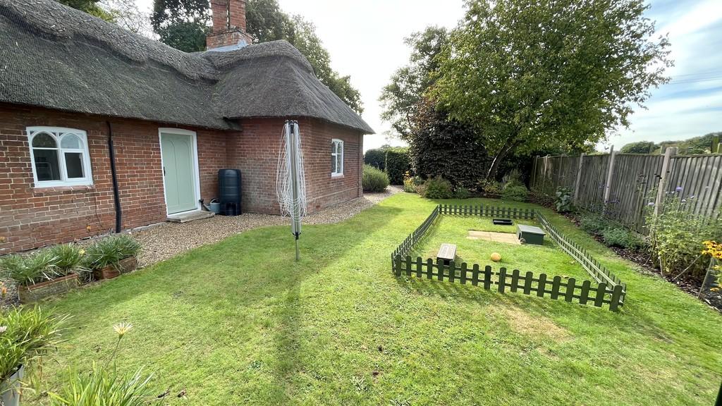 Threadneedle Street, Bergh Apton 3 bed cottage for sale - £475,000
