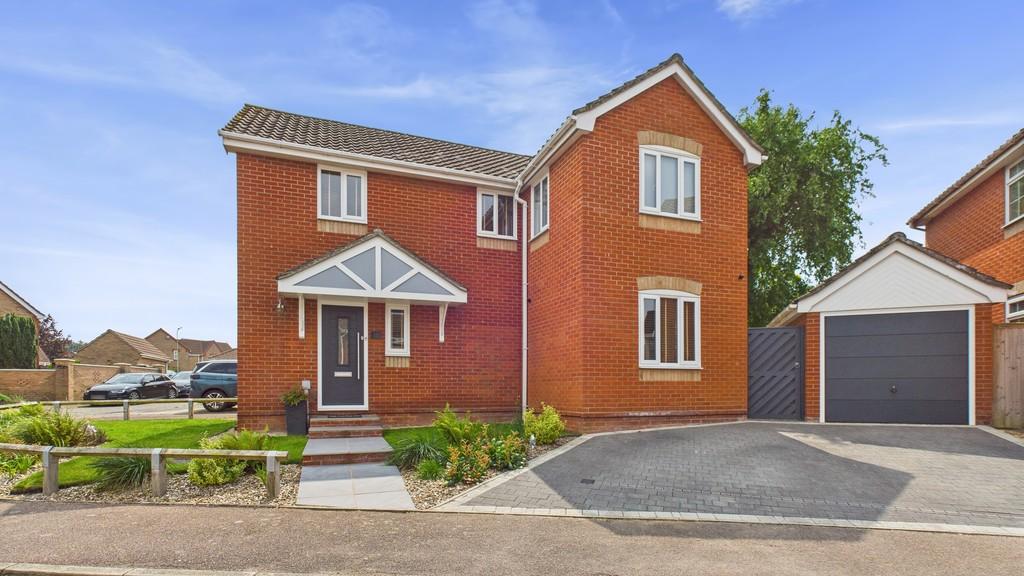 Lyminster Close, Bury St Edmunds IP32 4 bed detached house for sale - £ ...