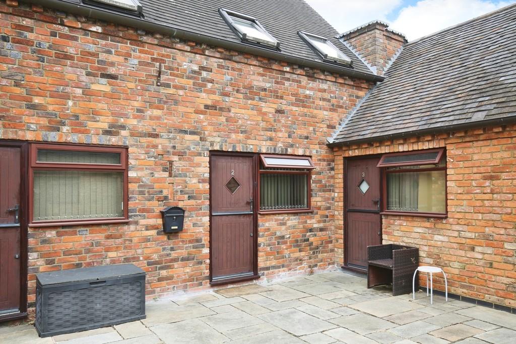 The Old Stable Block, Kenilworth... 1 bed barn conversion to rent - £ ...