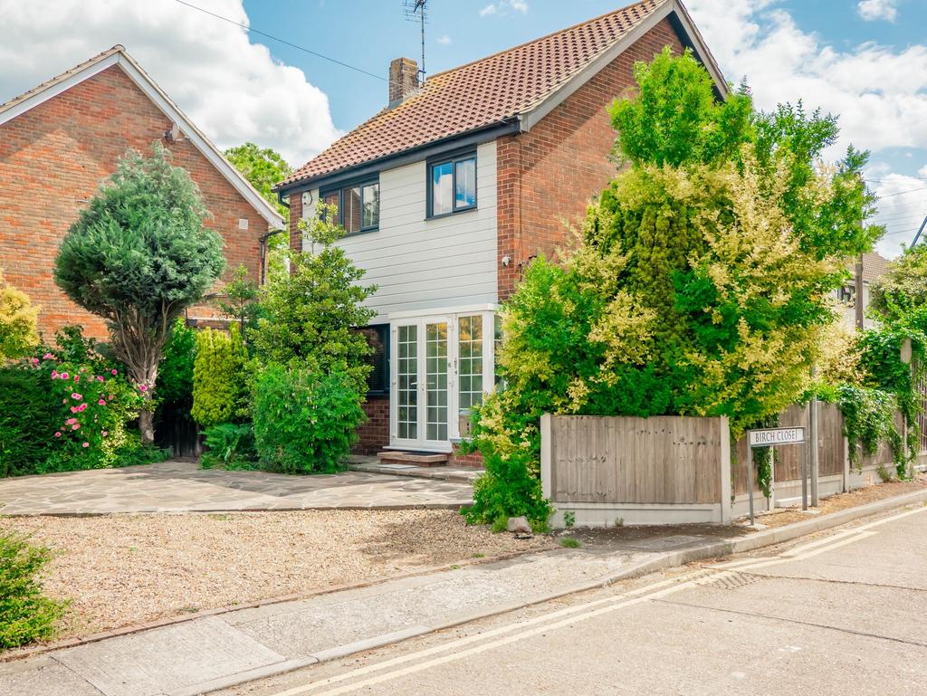 Down Hall Road, Rayleigh SS6 3 bed detached house - £410,000