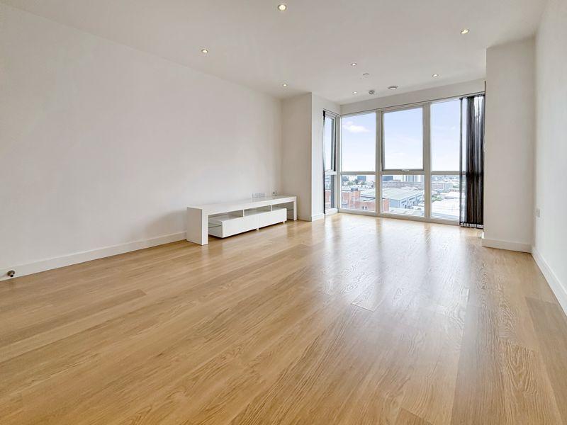 Railway Terrace, Slough, SL2 1 bed flat - £1,300 pcm (£300 pw)