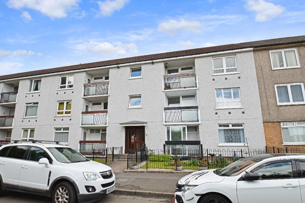 Tarfside Gardens, Cardonald, Glasgow... 2 bed flat for sale - £90,000