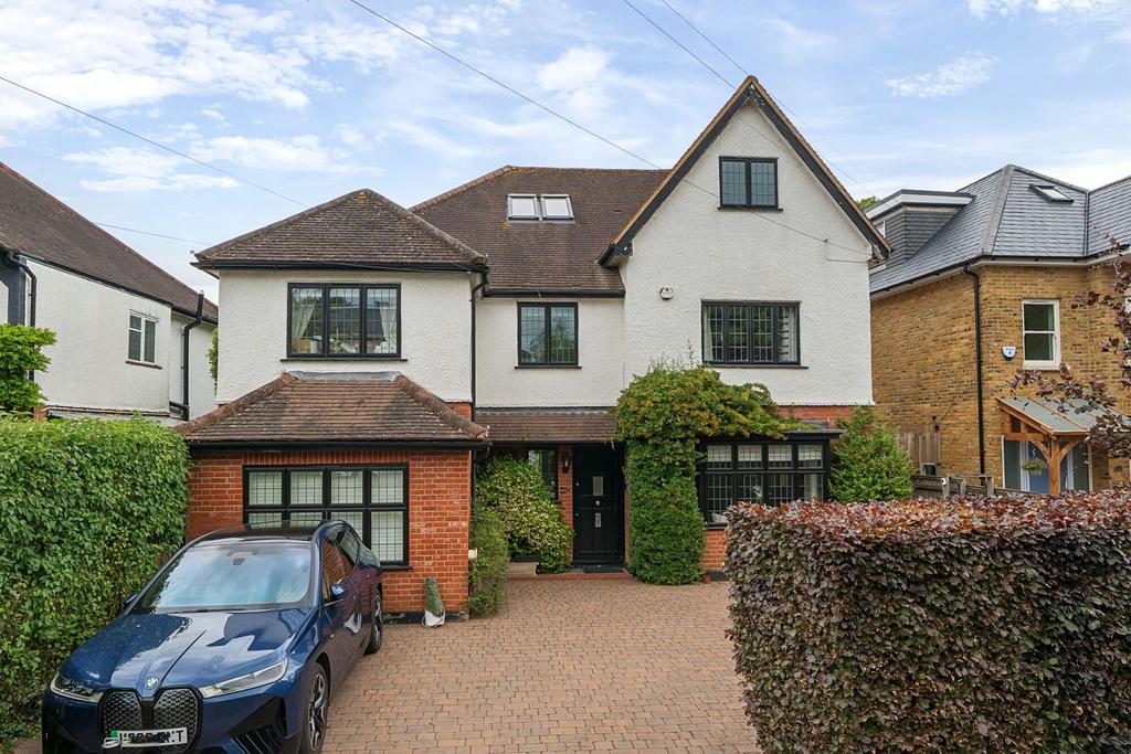 Wellington Road, Pinner, Middlesex 5 bed detached house - £1,650,000