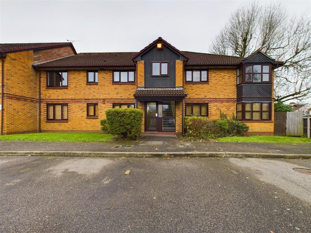 Holland Close, Romford RM7 1 bed flat - £1,400 pcm (£323 pw)