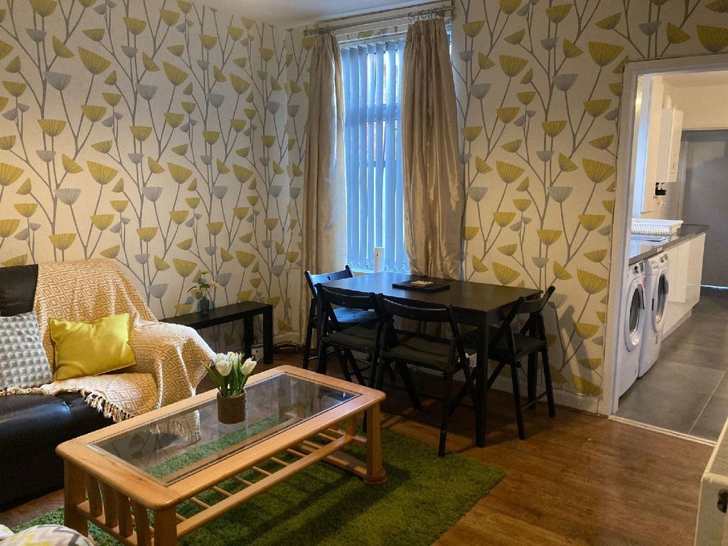 Nottingham NG7 5 bed house - £369 pcm (£85 pw)