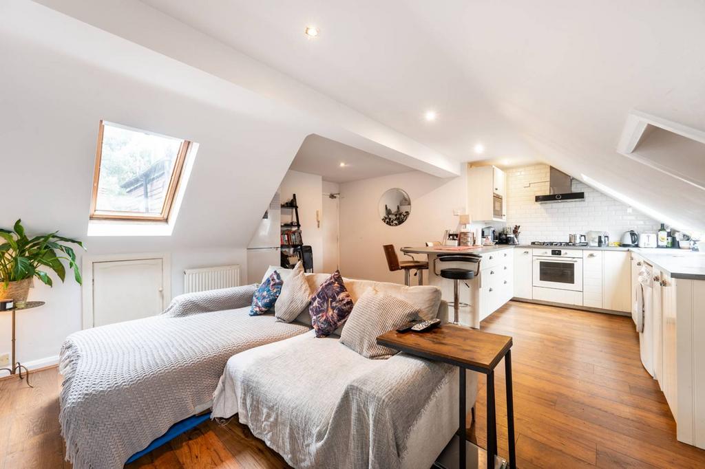 Prout Grove, Neasden, London, NW10 1 bed flat to rent - £1,700 pcm (£ ...