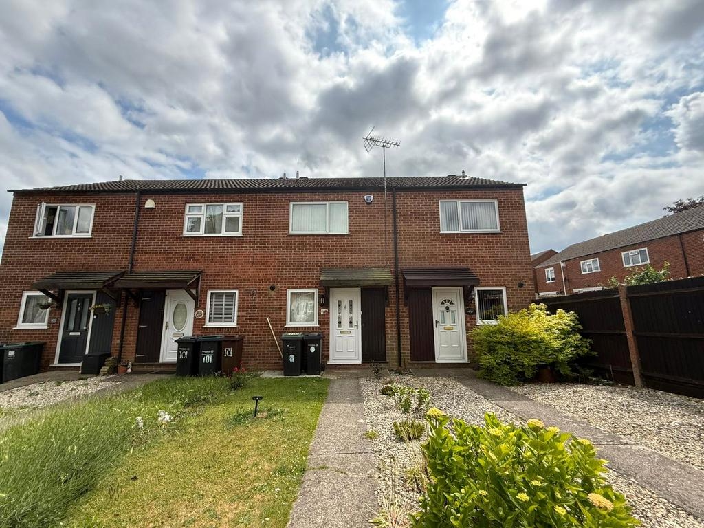 Apsledene, Gravesend, Kent, DA12 2 bed terraced house for sale - £250,000