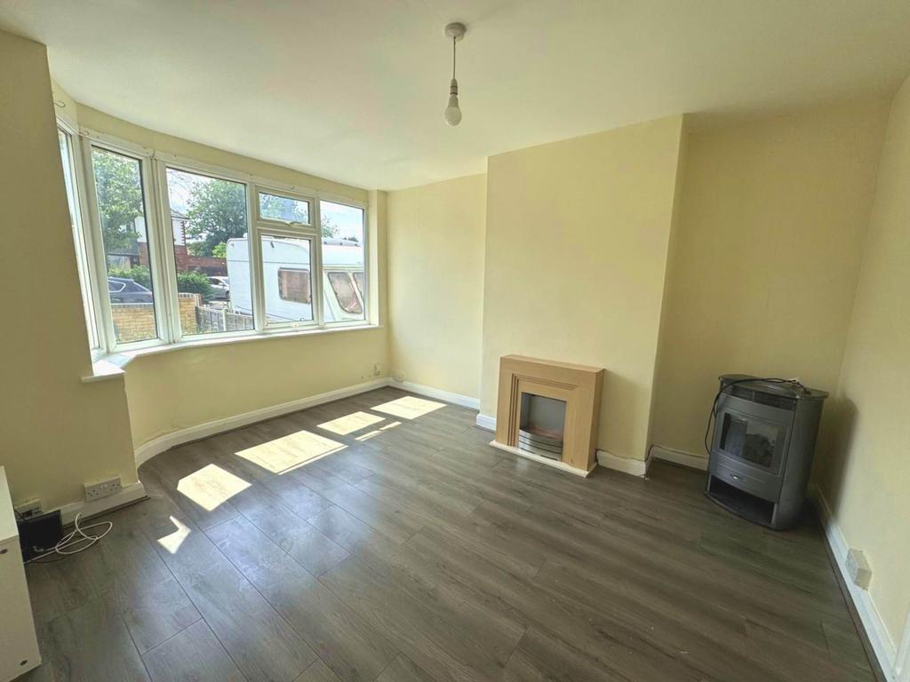 Probert Road, Wolverhampton WV10 3 bed semi-detached house to rent - £ ...