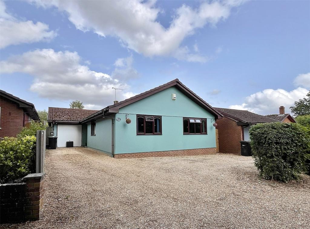 Noon Hill Drive, Verwood, Dorset, BH31 3 bed bungalow - £475,000