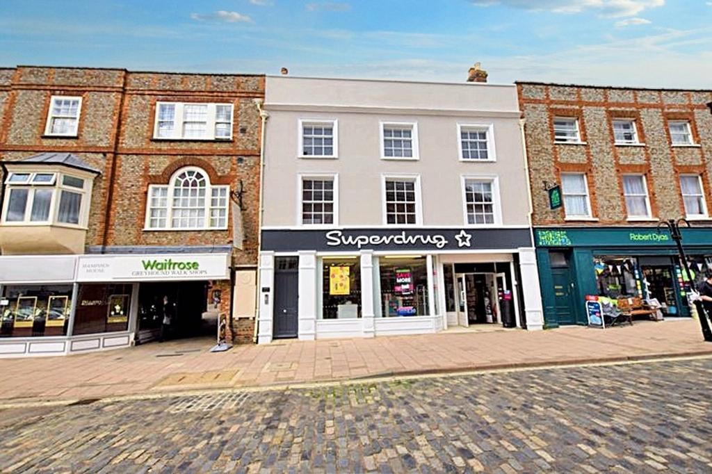 High Street, Thame OX9 1 bed flat - £1,200 pcm (£277 pw)