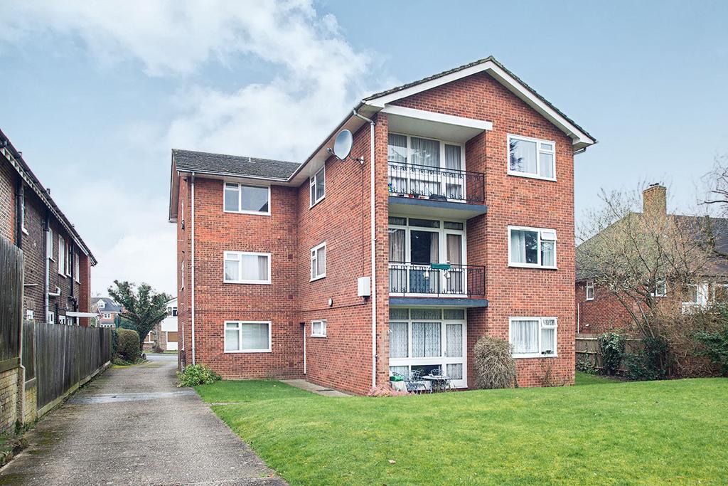 York Road, Sutton SM2 1 bed flat - £1,350 pcm (£312 pw)