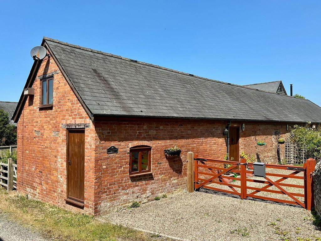 Mansel Gamage, Hereford, HR4 2 bed barn conversion for sale - £275,000