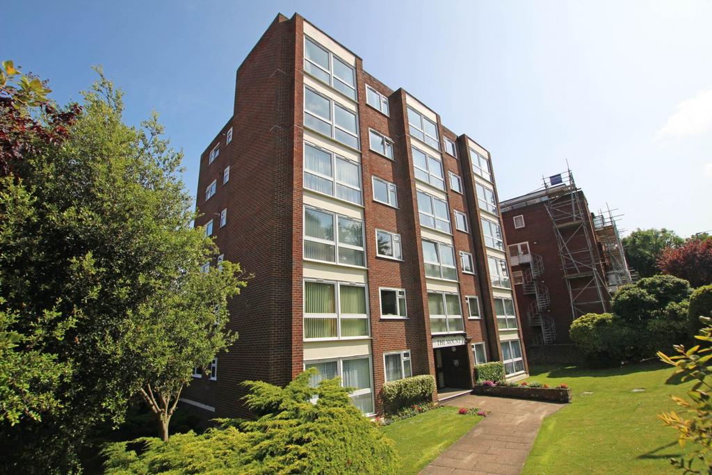 Meads Road, Eastbourne, BN20 7PX 2 bed flat - £299,950
