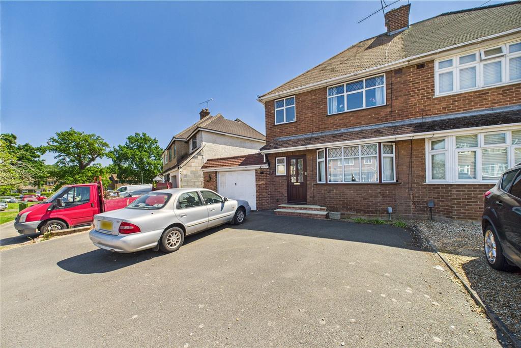 Deepfield Road, Bracknell, Berkshire... 3 bed semi-detached house for ...