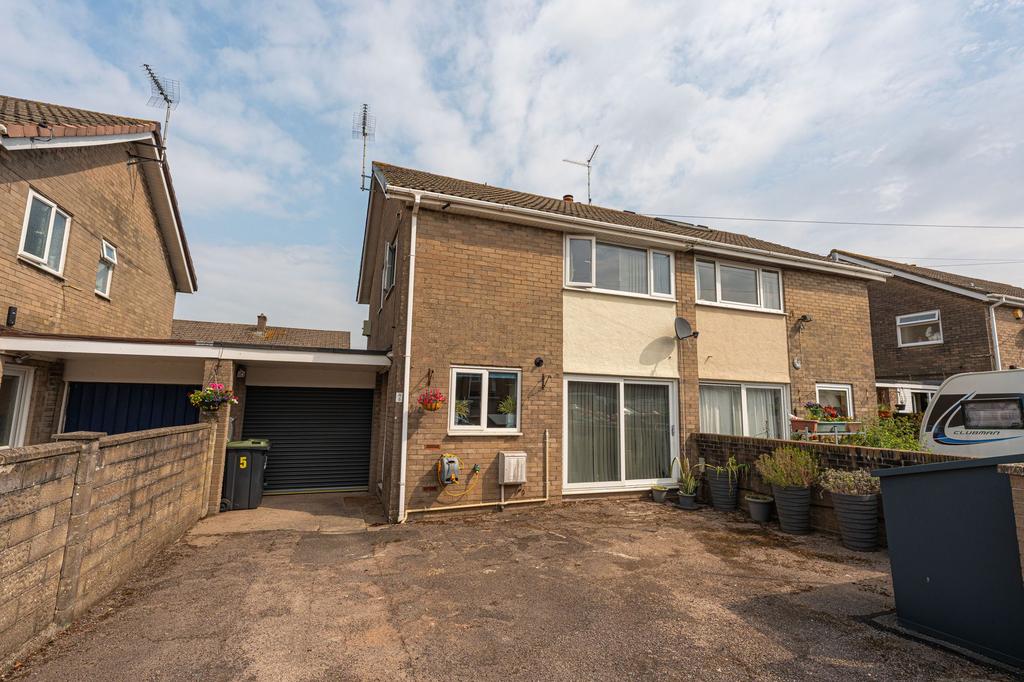 Keats Road, Caldicot, NP26 3 bed semi-detached house for sale - £250,000