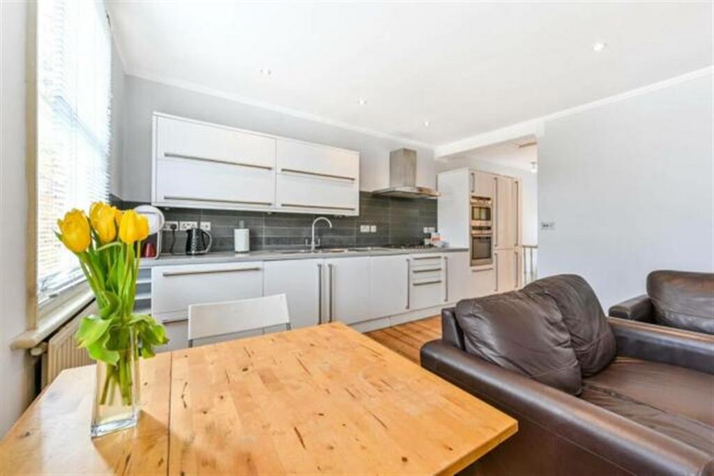 Laurier Road, Camden, London NW5 1 bed apartment to rent - £2,000 pcm ...