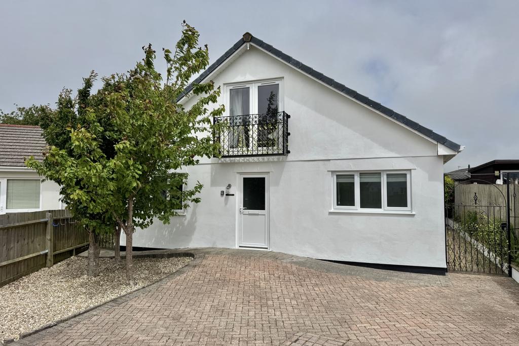Palm Drive, St. Merryn, PL28 3 bed detached house - £295,000