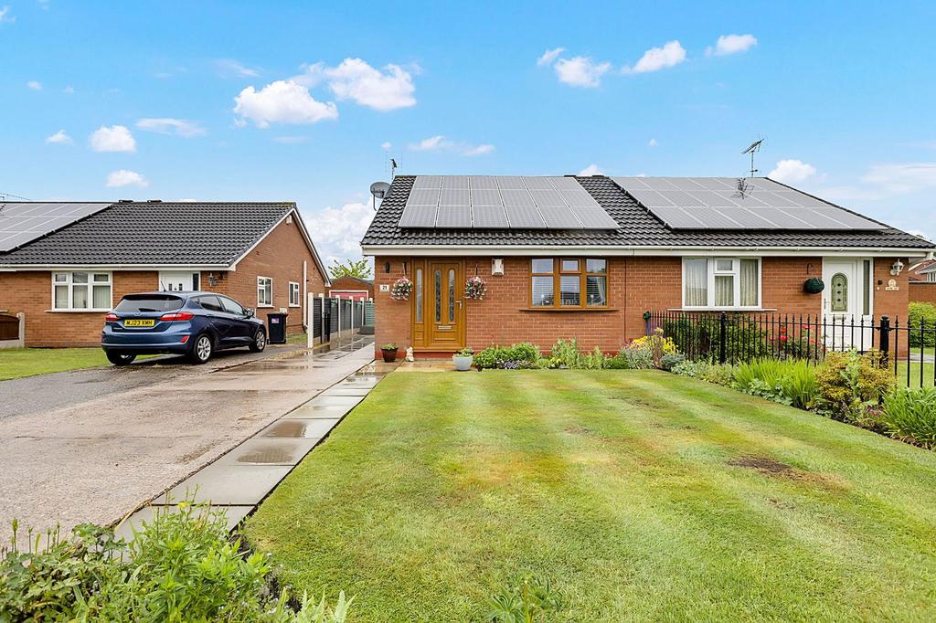 Bexington Drive, Crewe CW1 2 bed semi-detached bungalow - £175,000