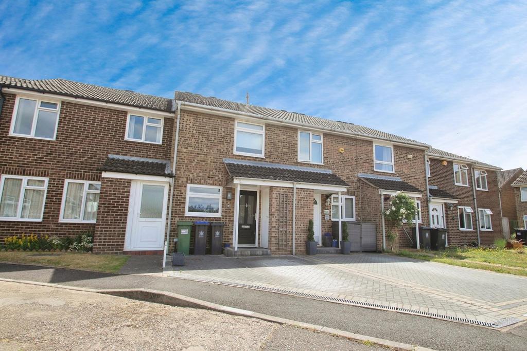 Leas Drive, Iver SL0 2 bed terraced house to rent - £1,650 pcm (£381 pw)
