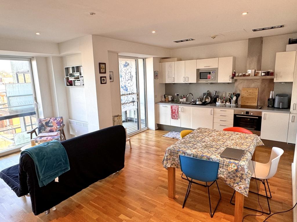 Witham Wharf Brayford Street... 1 bed apartment - £900 pcm (£208 pw)