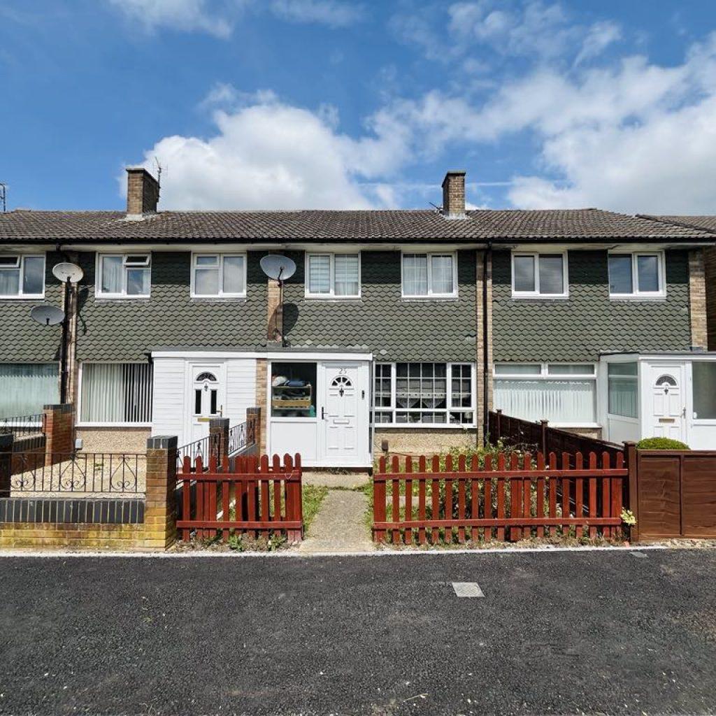 Ermin Walk, Thatcham RG19 3 bed townhouse for sale - £298,500