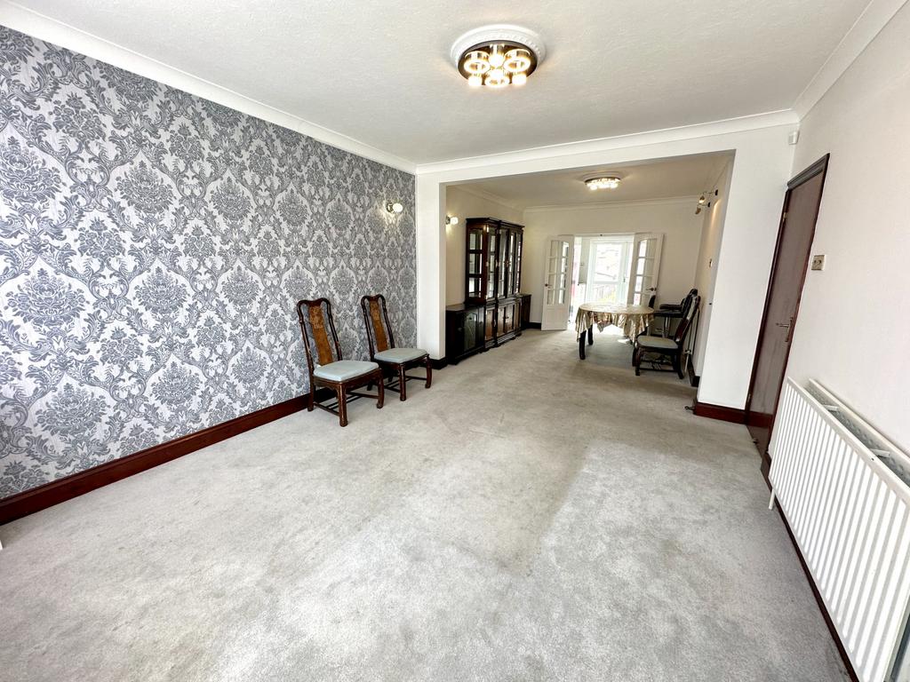 Gledwood Gardens, Hayes, UB4 5 bed semi-detached house to rent - £3,450 ...