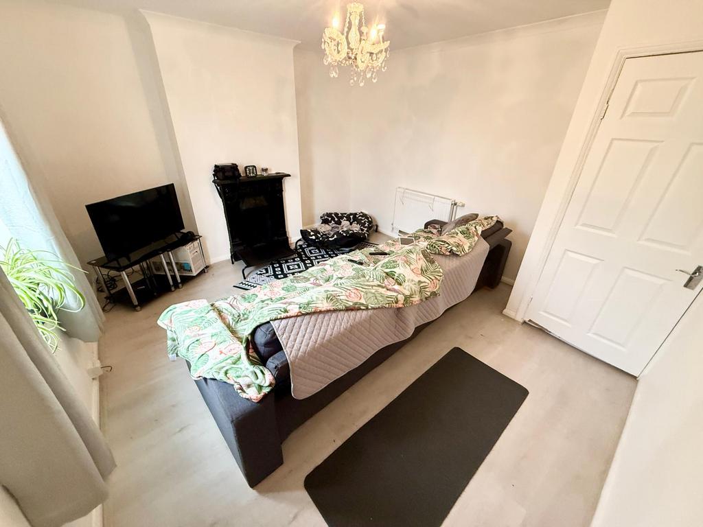 Childe Square, Portsmouth PO2 2 bed ground floor flat - £895 pcm (£207 pw)