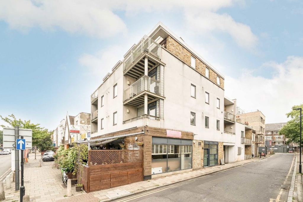 Fenwick Place, London SW9 2 bed flat - £2,500 pcm (£577 pw)