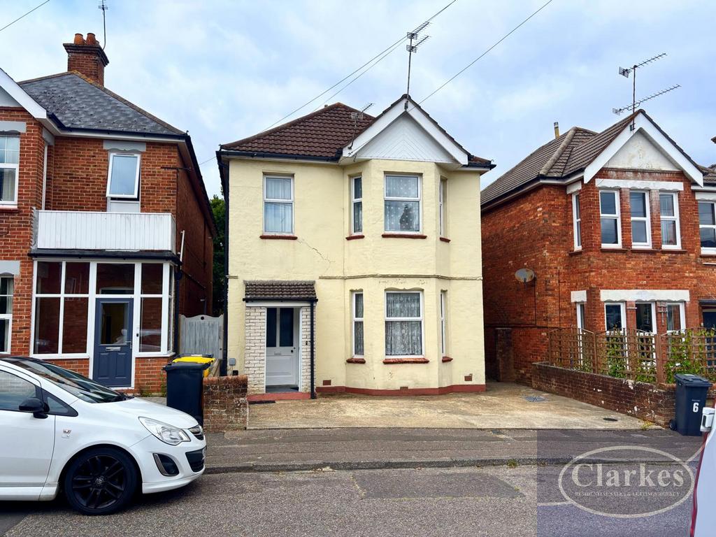 Frederica Road, Bournemouth 6 bed detached house for sale - £425,000