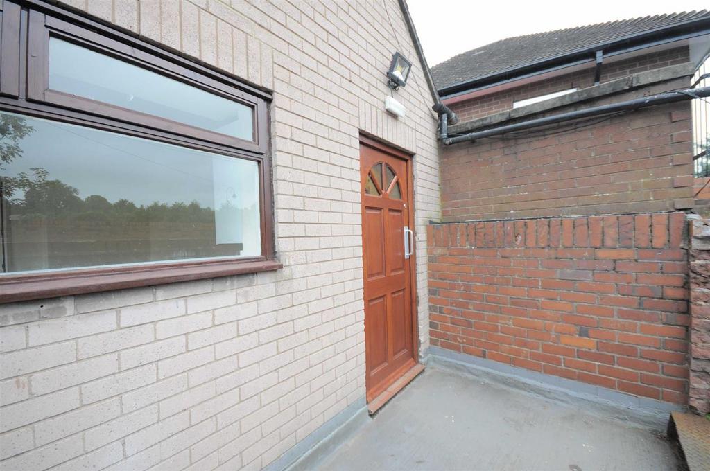 High Street, Stone 2 bed apartment to rent - £750 pcm (£173 pw)