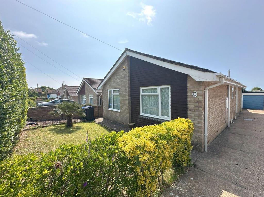 Tor Road, Peacehaven, BN10 7SX 3 bed detached bungalow - £400,000