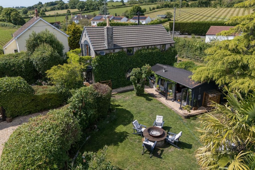 Nythe Road, Ashcott 2 bed barn conversion - £419,950