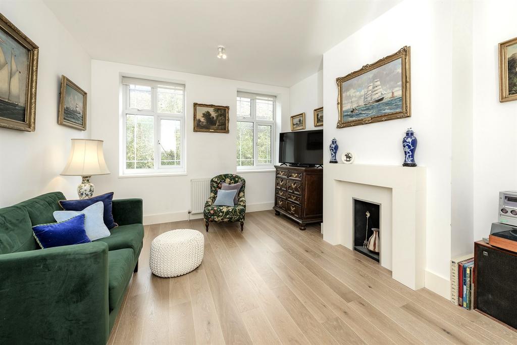 Leonard Court, Edwardes Square... 2 bed flat - £895,000