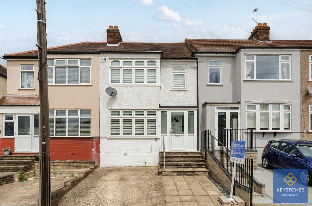 Mowbrays Road, Collier Row, RM5 3 bed terraced house for sale - £390,000