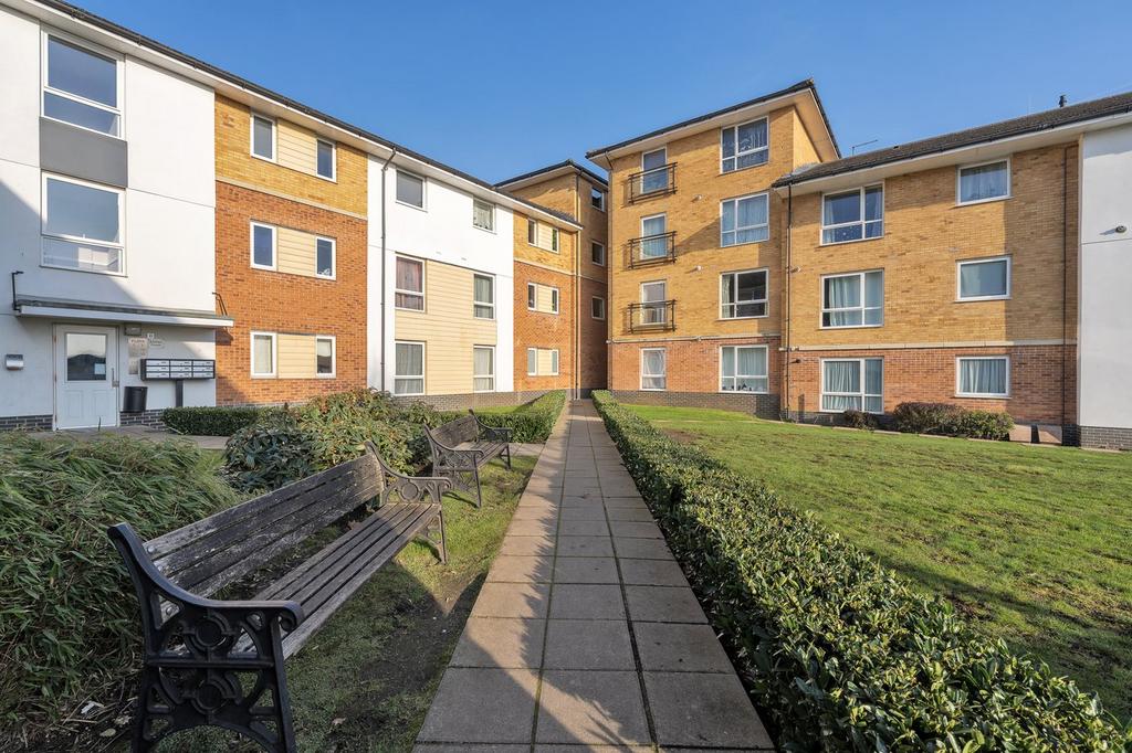 Edison Court, Franklin Avenue... 1 bed apartment - £1,300 pcm (£300 pw)