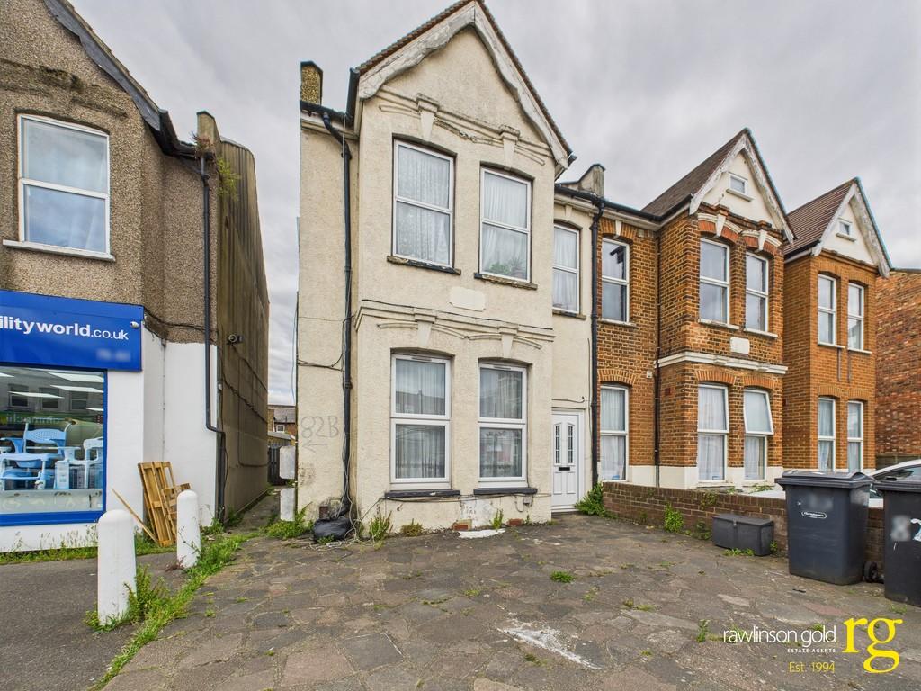 Station Road, Harrow 2 bed ground floor flat - £1,600 pcm (£369 pw)