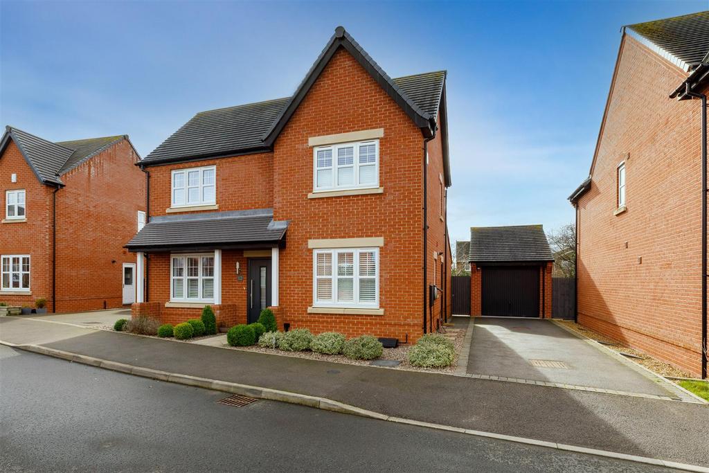 Hutton Road, Kineton CV35 4 bed detached house - £585,000
