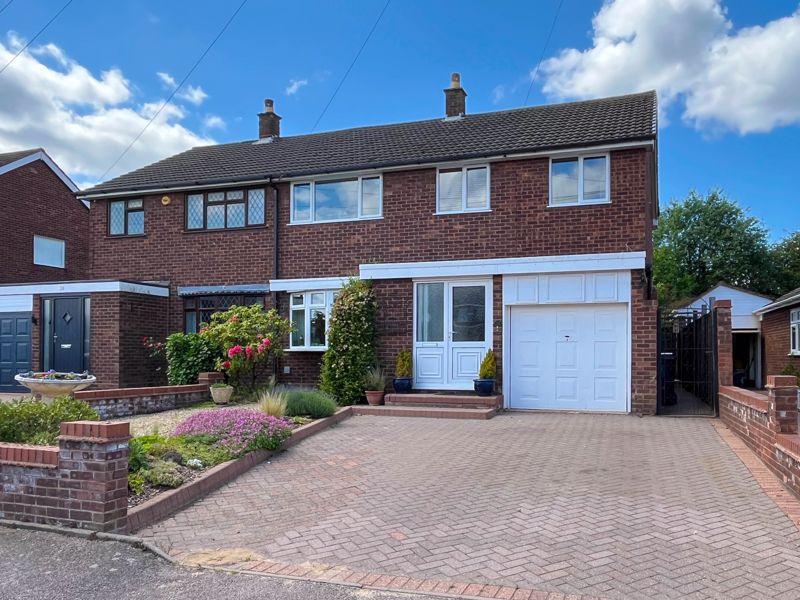 Highfield Avenue, Burntwood, WS7 9AP 3 bed semi-detached house - £335,000