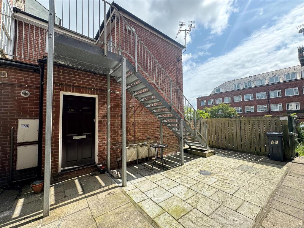 Union Street, Ryde, PO33 2DU 2 bed flat - £725 pcm (£167 pw)