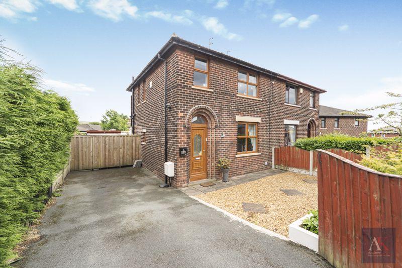 Smith Hill, Milnrow, OL16 3EG 3 bed semi-detached house for sale - £225,000