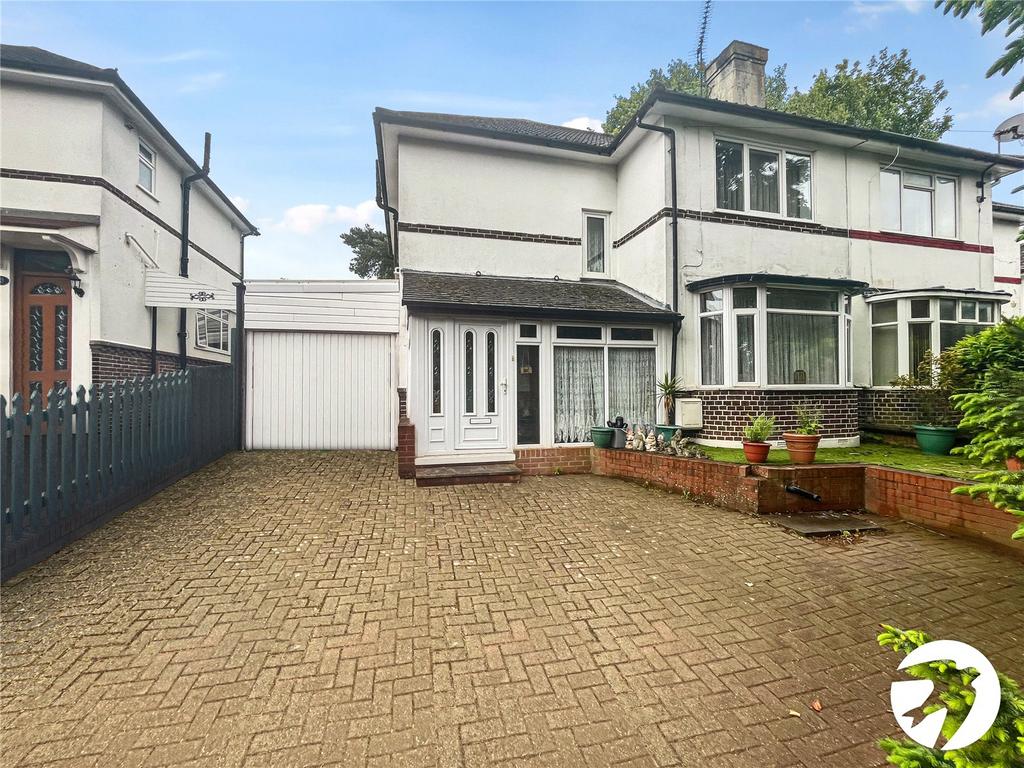 Gravesend Road, Rochester, Kent, ME2 3 bed semi-detached house - £395,000