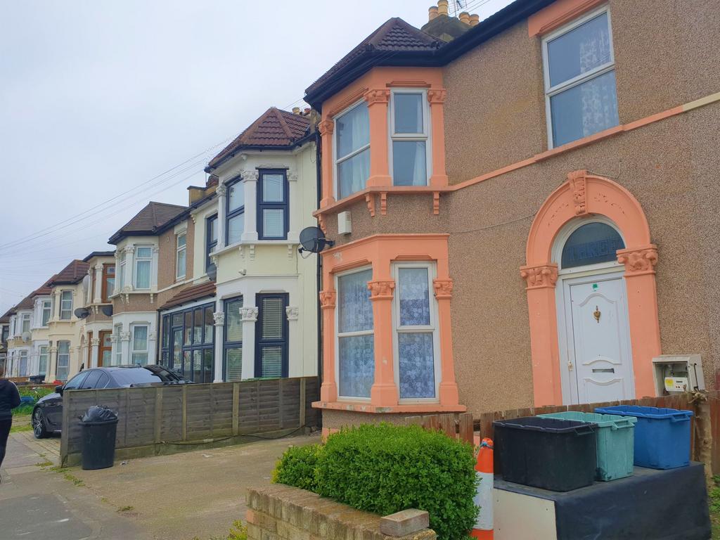 GF 3 Milverton Gardens, Ilford 1 bed flat to rent - £1,750 pcm (£404 pw)