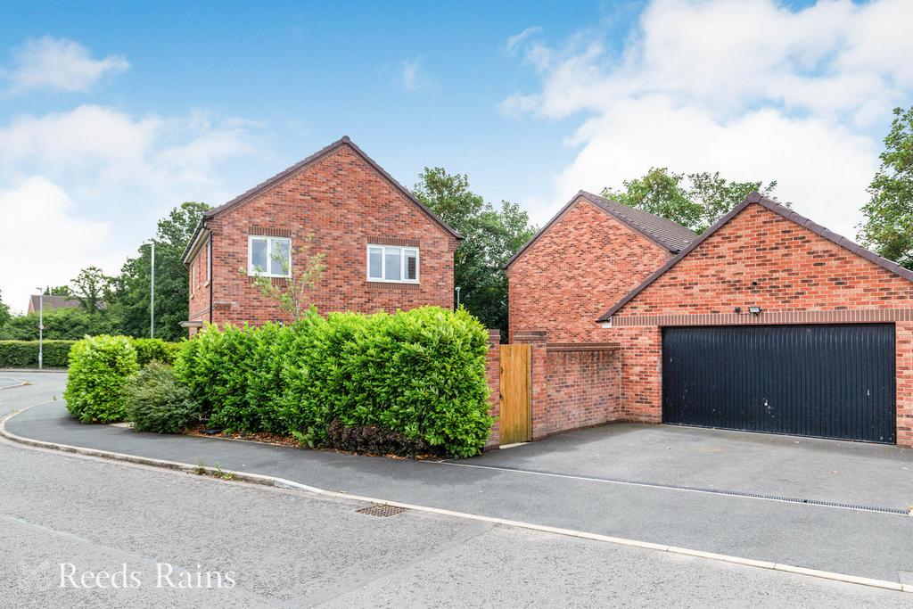 Radcliffe Drive, Leyland PR26 4 bed detached house for sale - £340,000