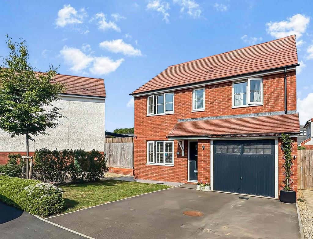 Rowbotham Way, Great Oldbury GL10 4 bed detached house for sale - £370,000