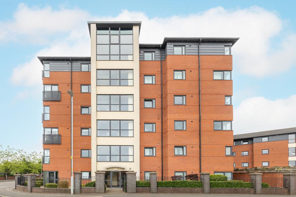 Broad Gauge Way, Wolverhampton WV10 2 bed apartment for sale - £135,000