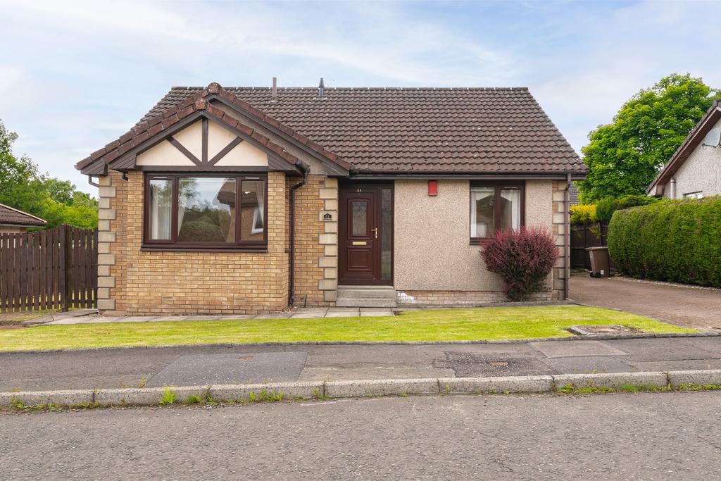 Willow Park, Fauldhouse, EH47 3 bed detached bungalow - £250,000